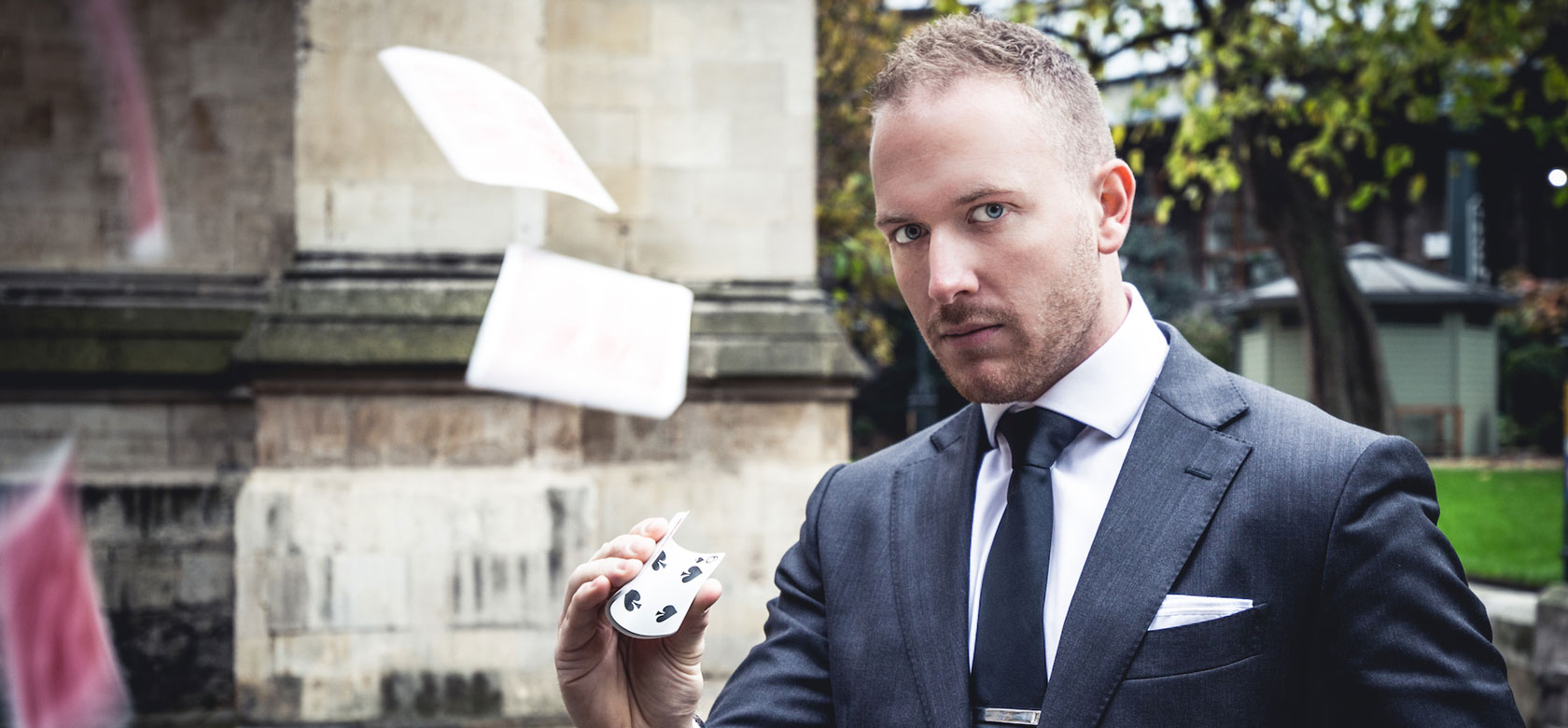 Professional Close-Up Magician for Hire UK | Greg Williamson