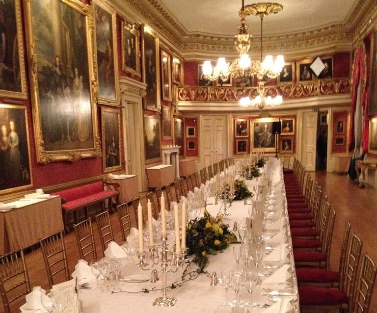 Dinner Party Magician For Hire | Private Dining Magic